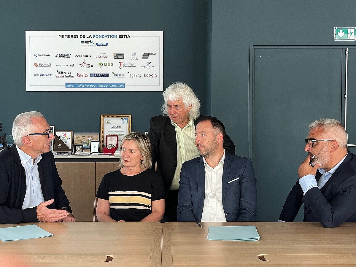 Nouvelle collaboration entre l'ESTIA, Microsoft et Exakis Nelite pour ...